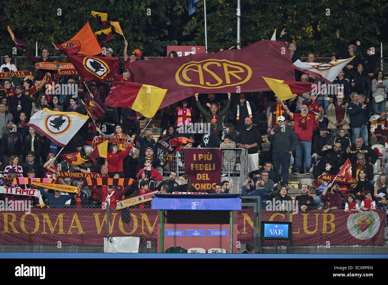 Roma, Lazio. 15th Oct, 2025. Roma fans during the Woman champions ...