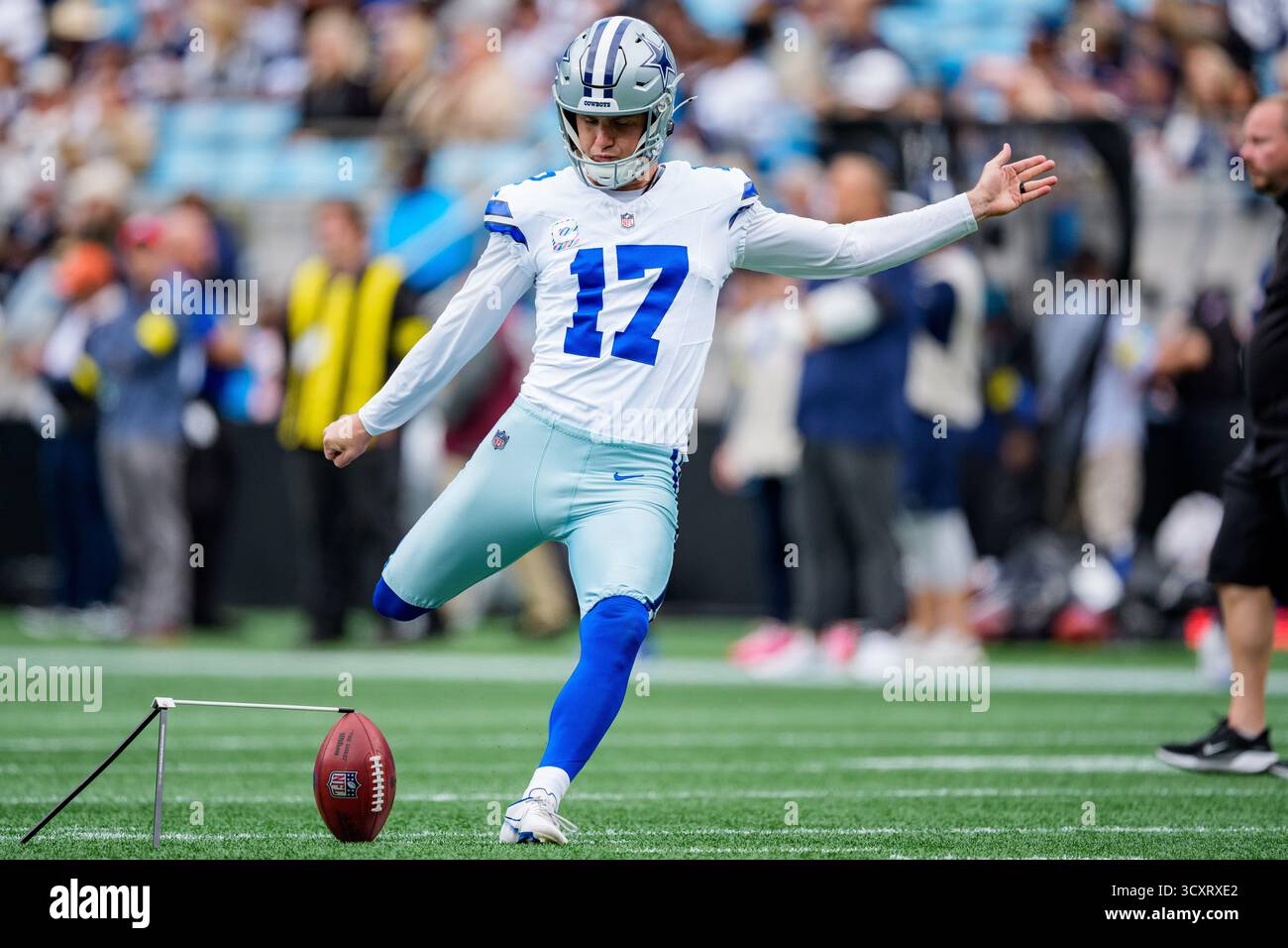 Dallas Cowboys kicker Brandon Aubrey (17) warms up before an NFL ...