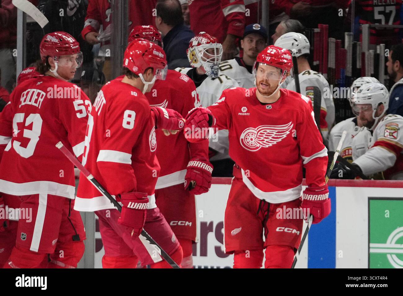 Detroit Red Wings center Mason Appleton (22) celebrates his goal with ...