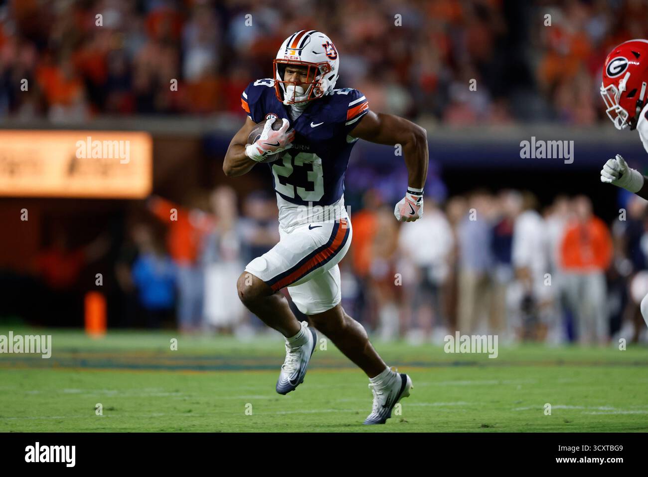 Auburn running back Jeremiah Cobb carries the ball during the first ...