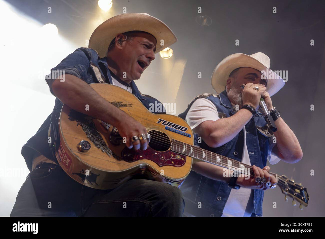 Alec Voelkel (Boss Burns), singer, and Malcolm Arison (Hank Williamson ...