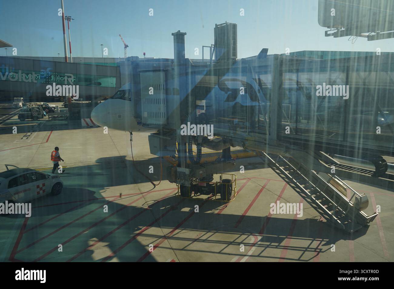 Passenger member flight crew hi-res stock photography and images - Alamy
