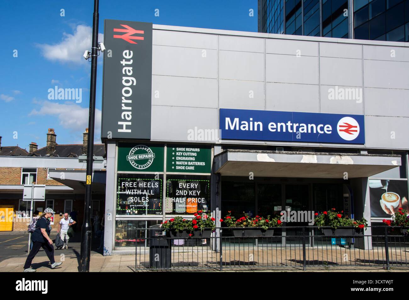 Entrance main station building hi-res stock photography and images - Alamy