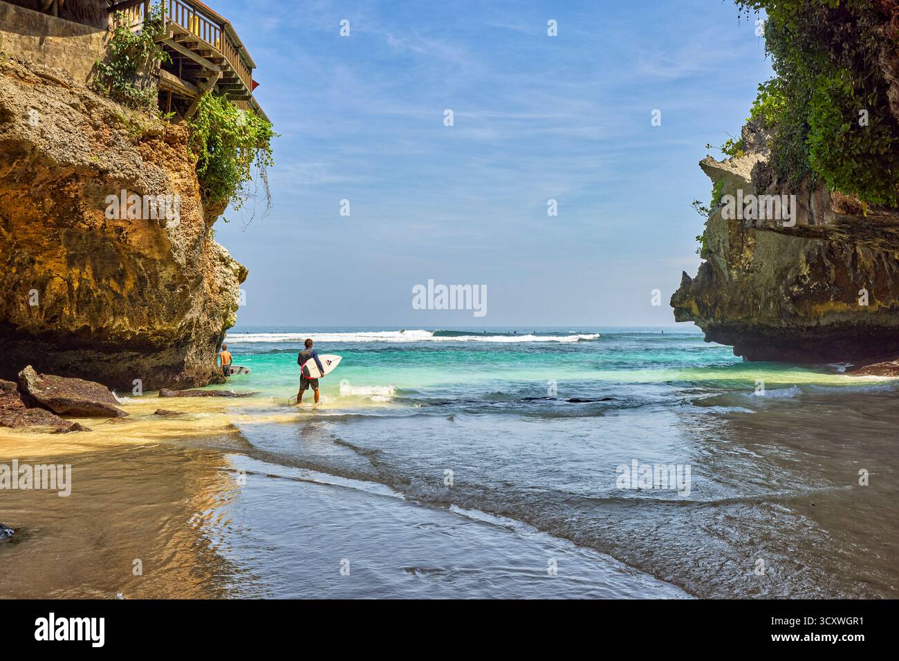 Surfer goes in the water at Uluwatu Beach (Blue Point Beach ...
