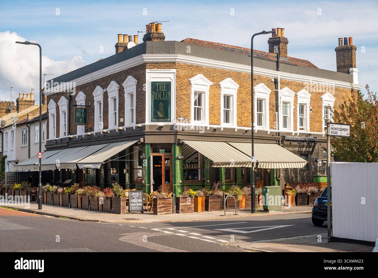 Real family dinner london hi-res stock photography and images - Alamy