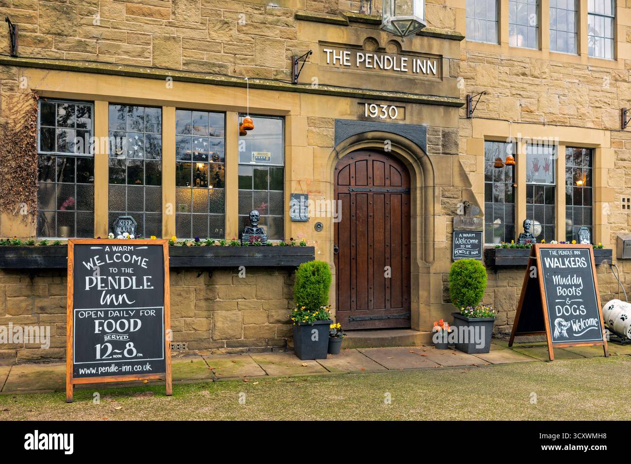The pendle inn hi-res stock photography and images - Alamy
