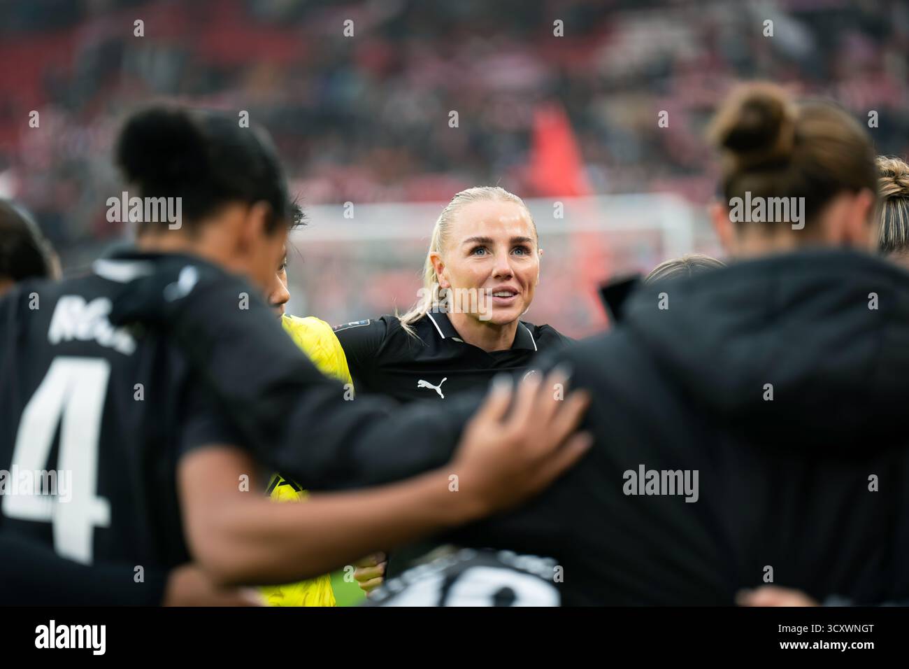 England women's football team 2025 hi-res stock photography and images ...
