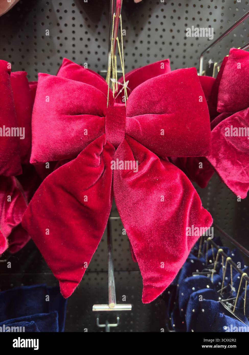 Luxurious velvet bow hi-res stock photography and images - Alamy
