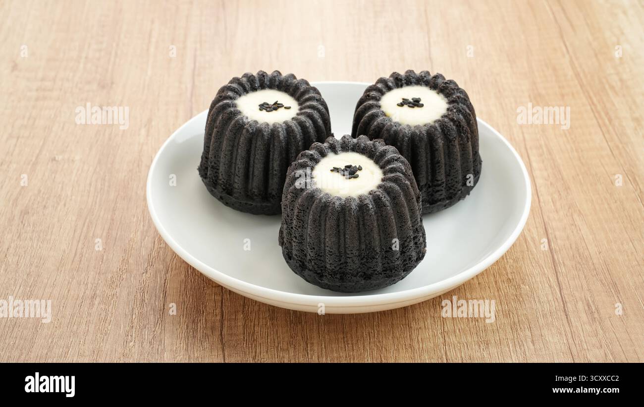 Bolu mini kukus hi-res stock photography and images - Alamy