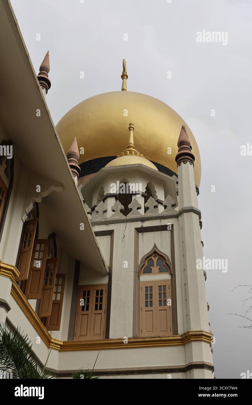 Masjid Sultan, Sultan Mosque with it's Famous Golden Dome, Little India ...