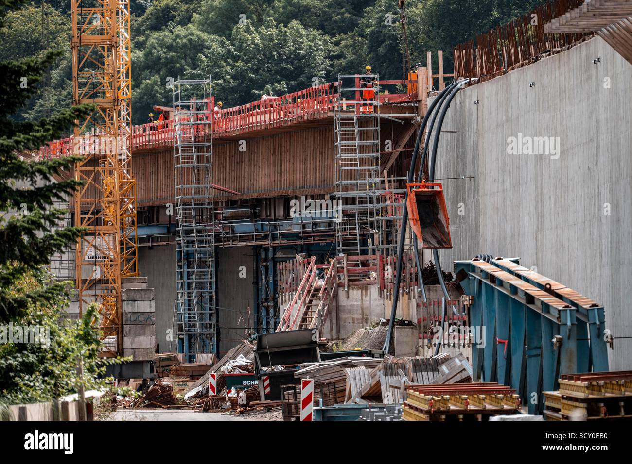 Construction site complete crane hi-res stock photography and images ...