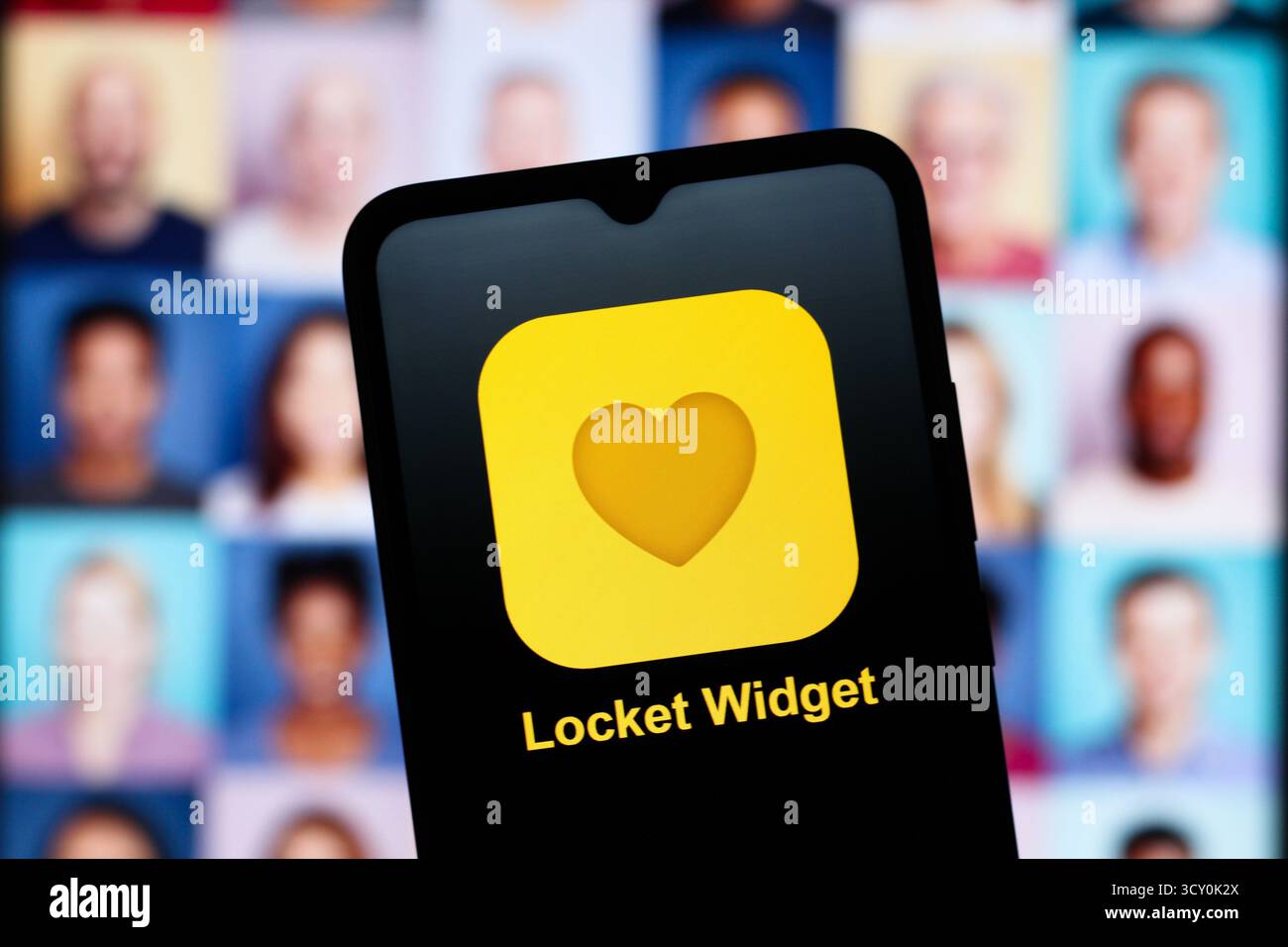 Canada. 16th Oct, 2025. In this photo illustration, the Locket Widget ...