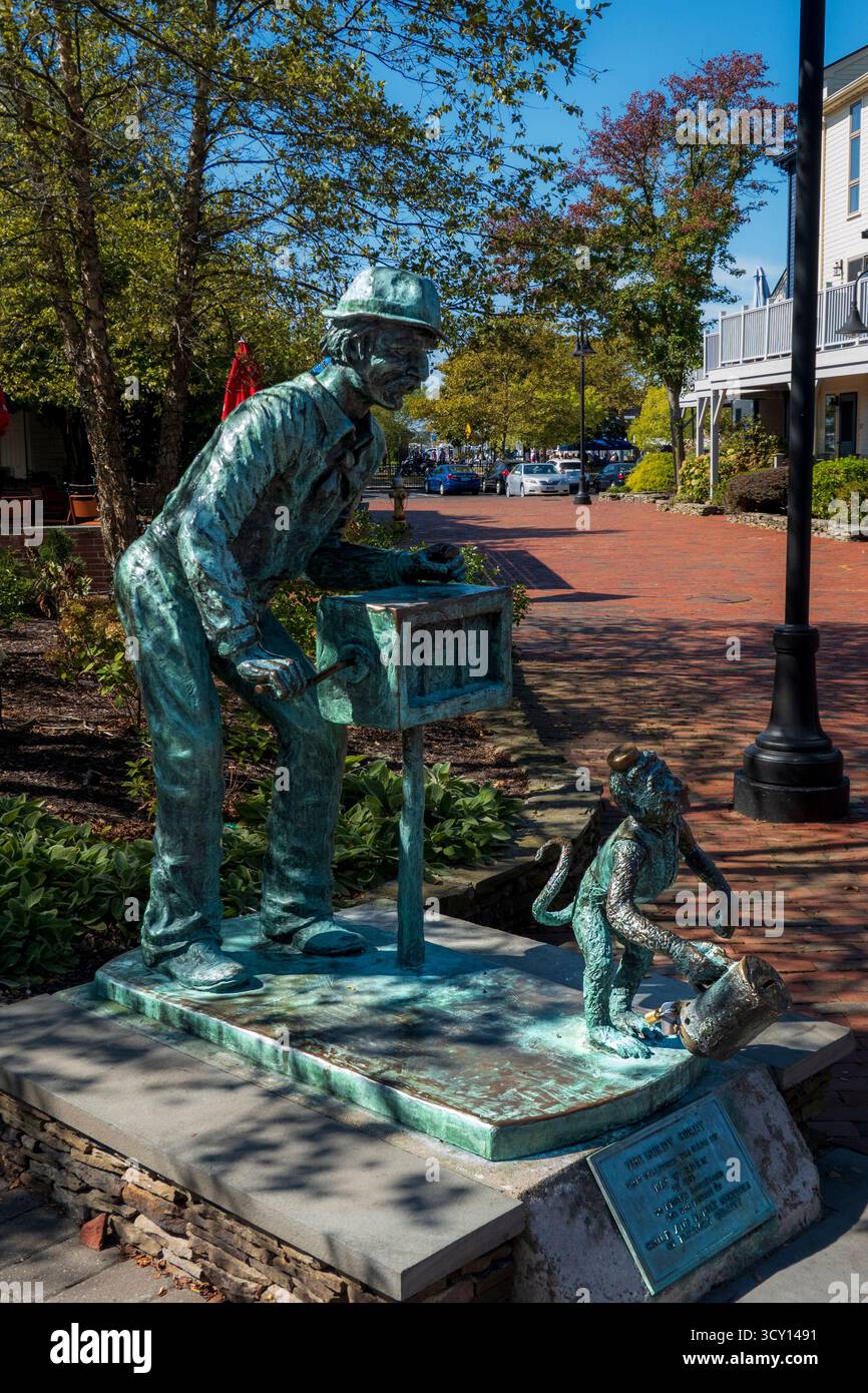 Newport, RI - US - Oct 3, 2025 The Hurdy Gurdy is a bronze sculpture ...