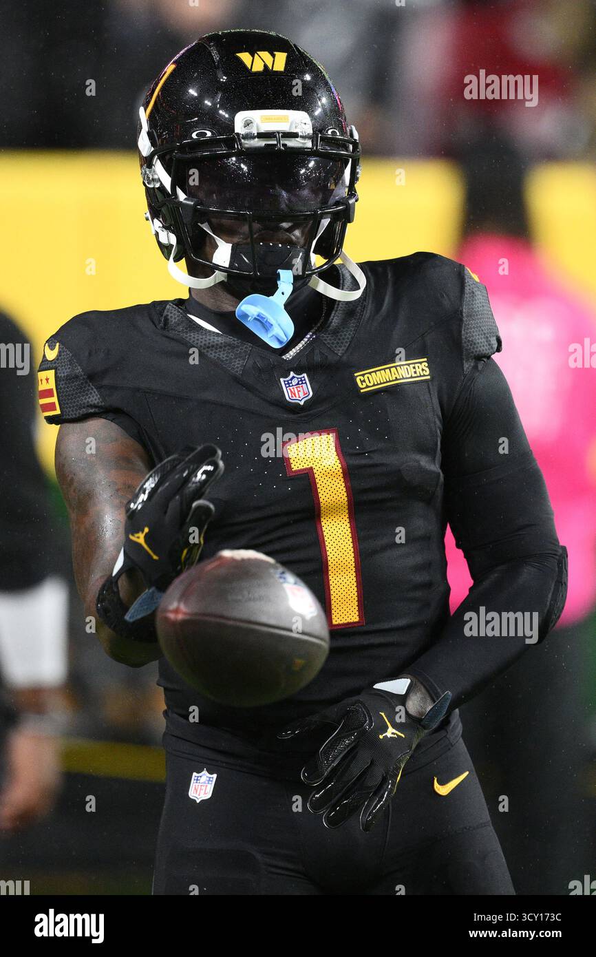 Washington Commanders wide receiver Deebo Samuel Sr. (1) warms up ...