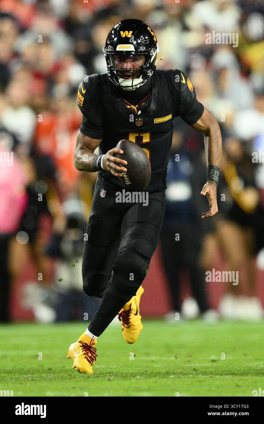 Washington Commanders quarterback Jayden Daniels (5) in action during ...