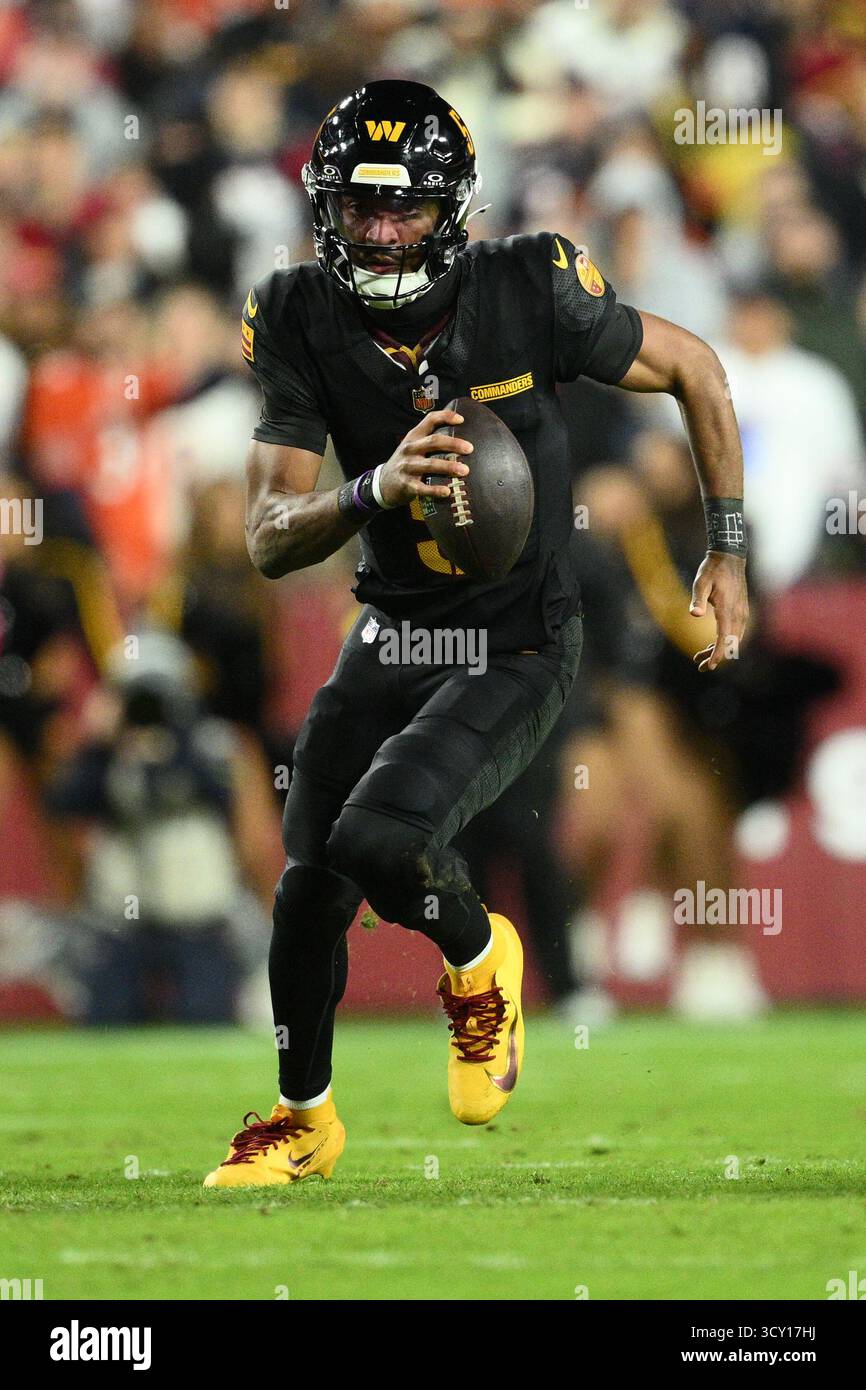 Washington Commanders quarterback Jayden Daniels (5) in action during ...