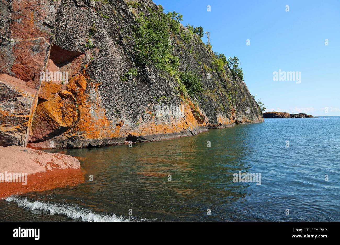 Cliffs of Black beach - Lake Superior, Minnesota Stock Photo - Alamy