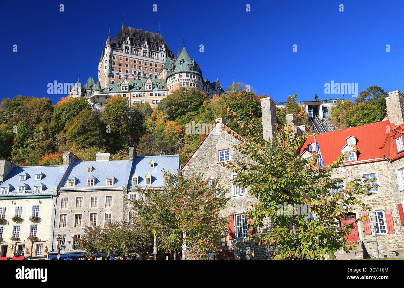 City destination autumn hi-res stock photography and images - Alamy