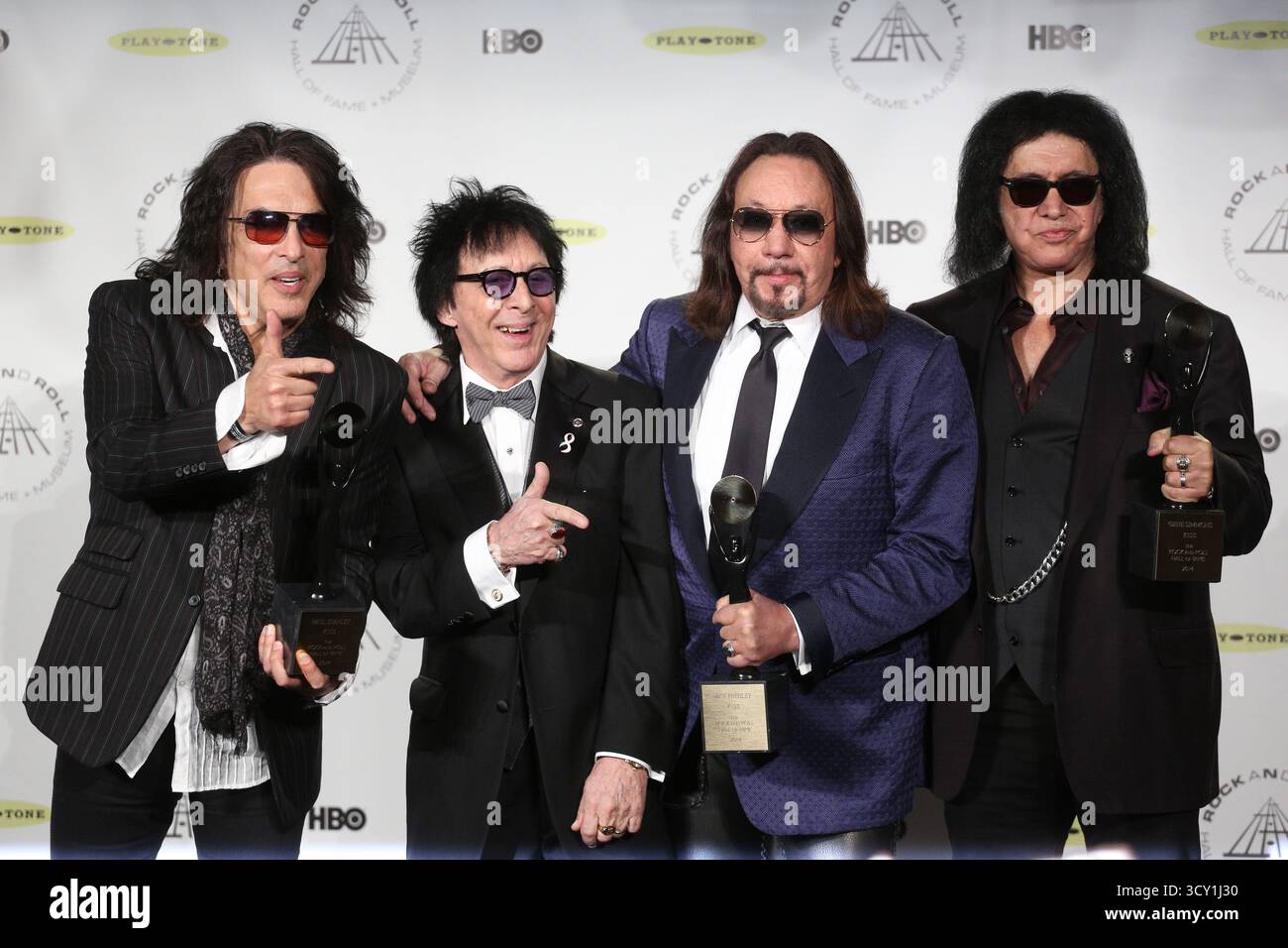 Kiss attend hi-res stock photography and images - Alamy