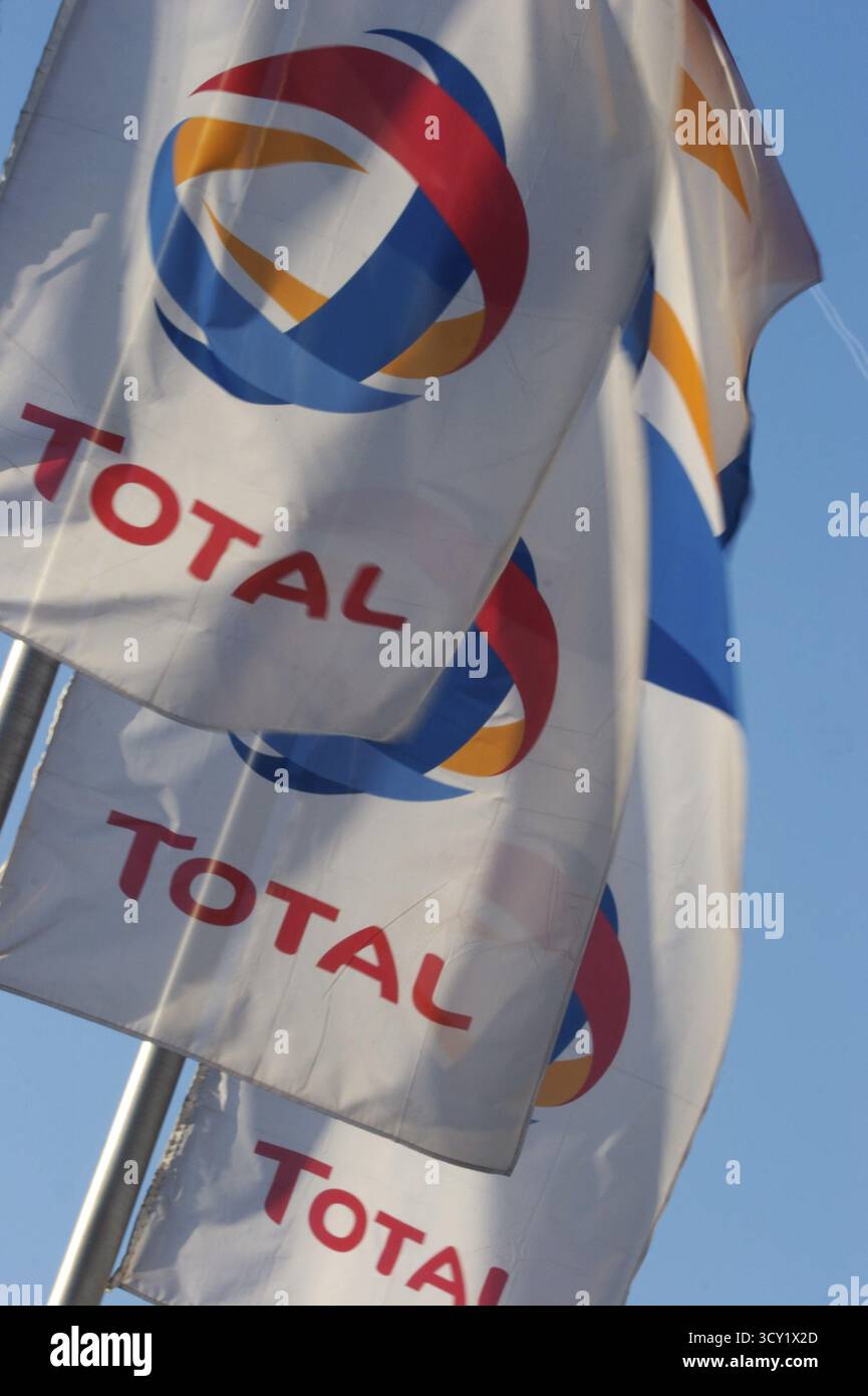 Fuel gas station icon hi-res stock photography and images - Alamy