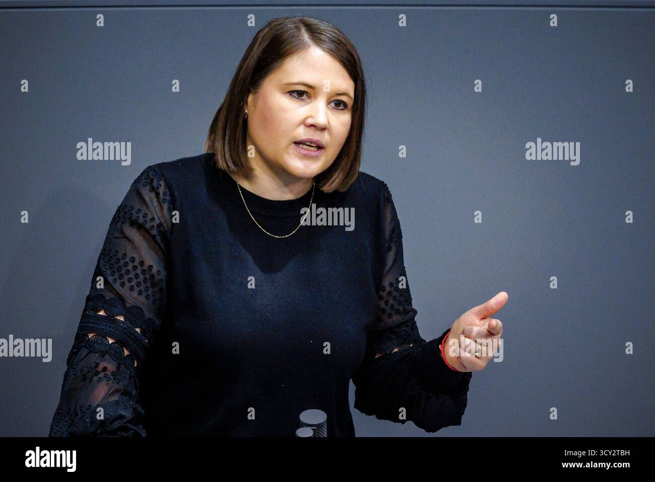 Carolin Wagner, MdB, SPD, spricht im Bundestag. Berlin, 17.10.2025 ...