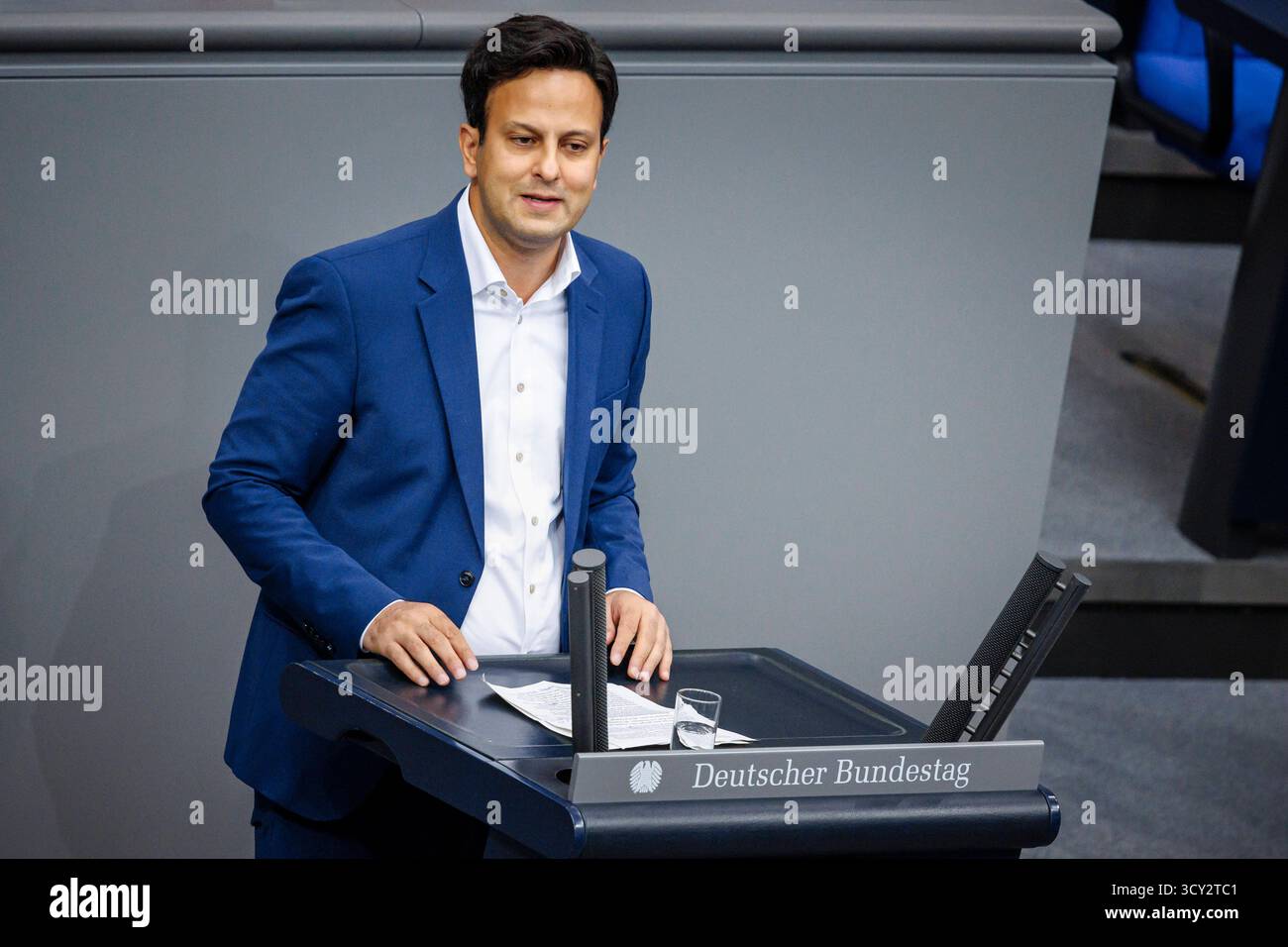 Parsa Marvi, MdB, SPD, spricht im Bundestag. Berlin, 17.10.2025. Berlin ...