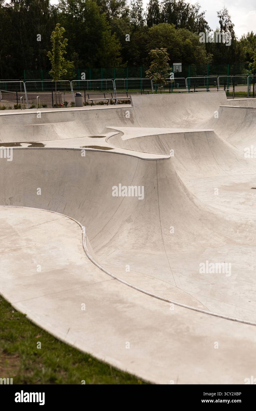 Modern skate park curves ramps hi-res stock photography and images - Alamy