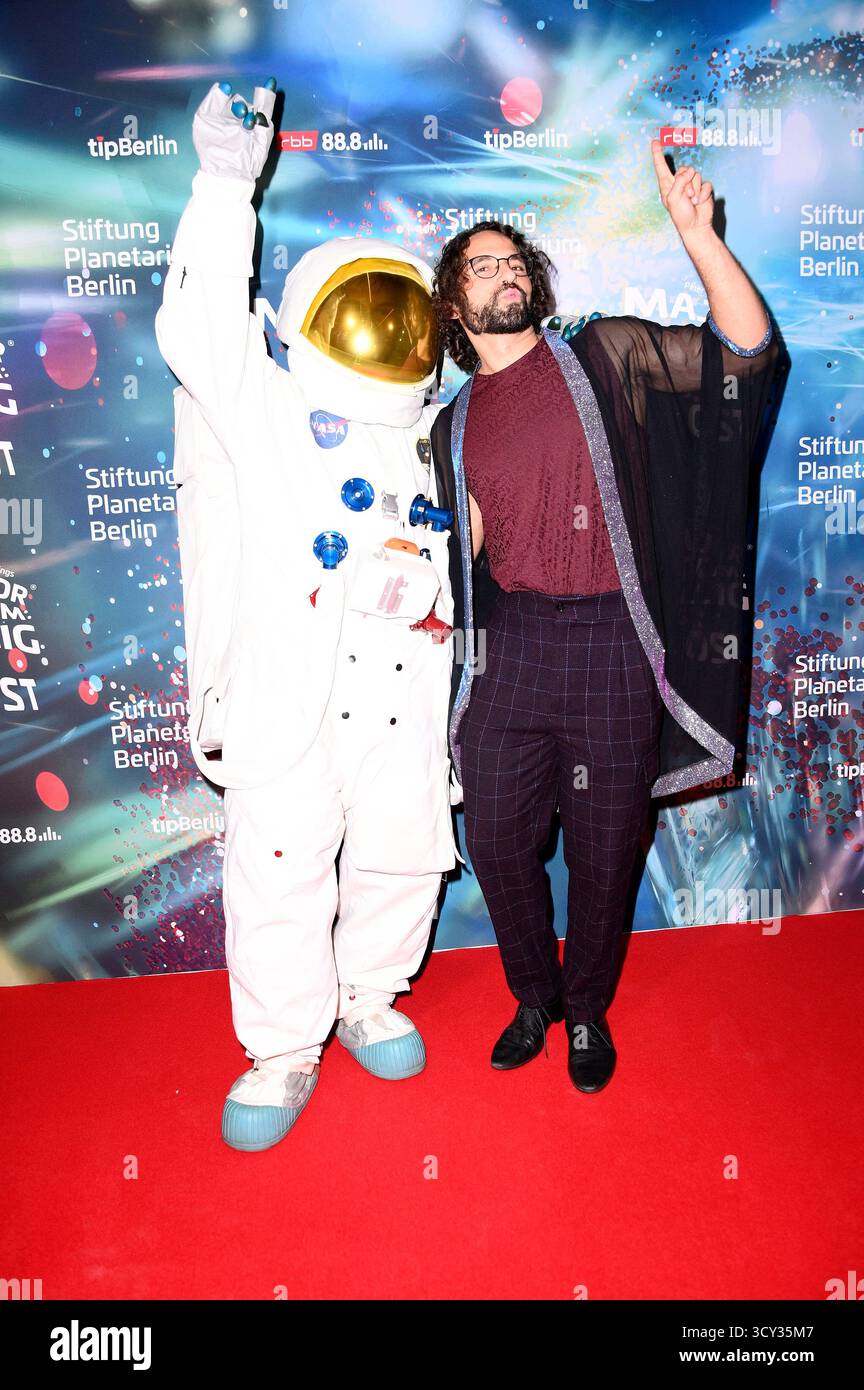 Bastian Castillo bei der Weltpremiere der 360Â Fulldome-Show von Peter ...