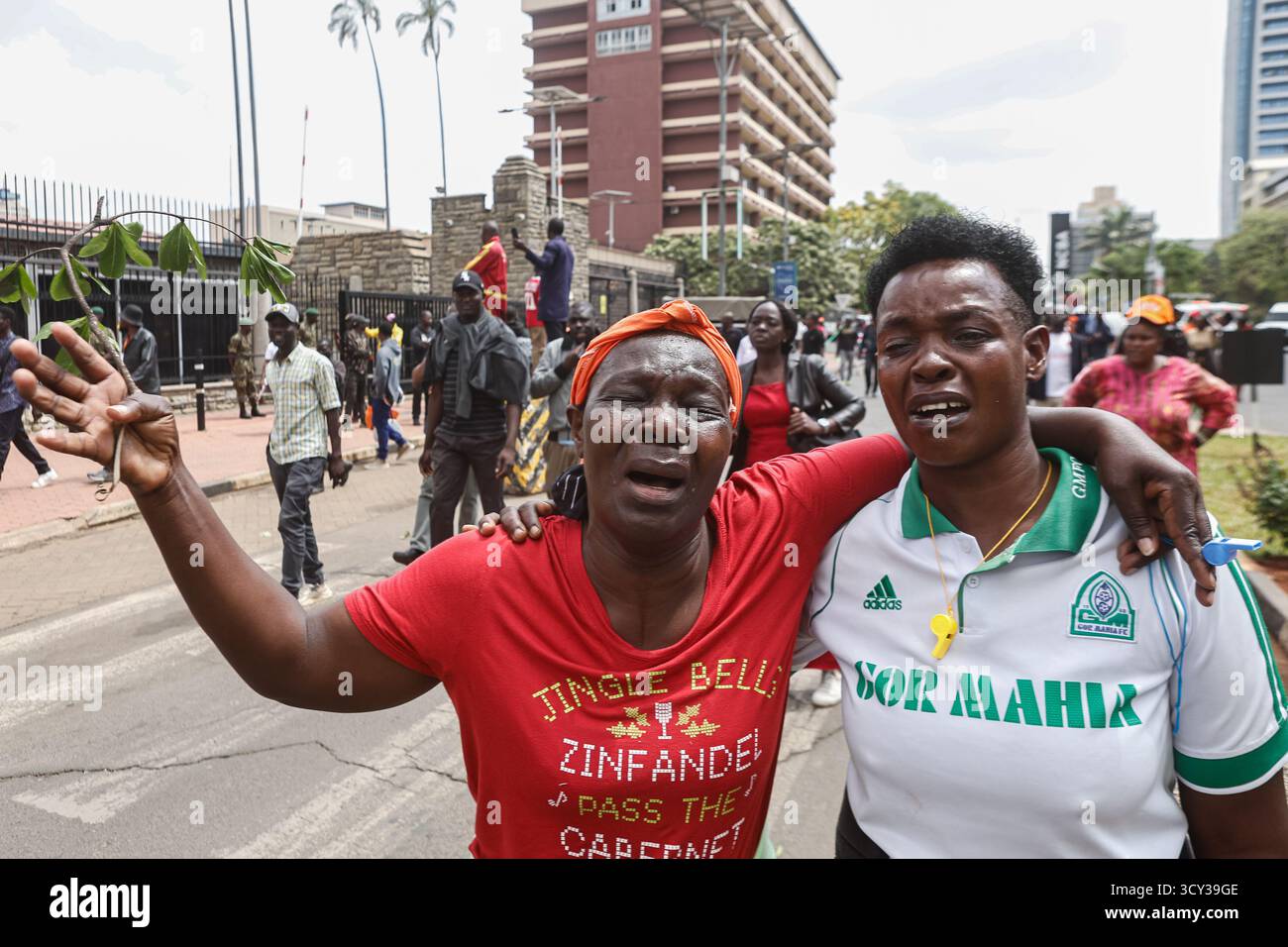 Nairobi, Kenya. 16th Oct, 2025. Mourners wail outside the Kenyan ...