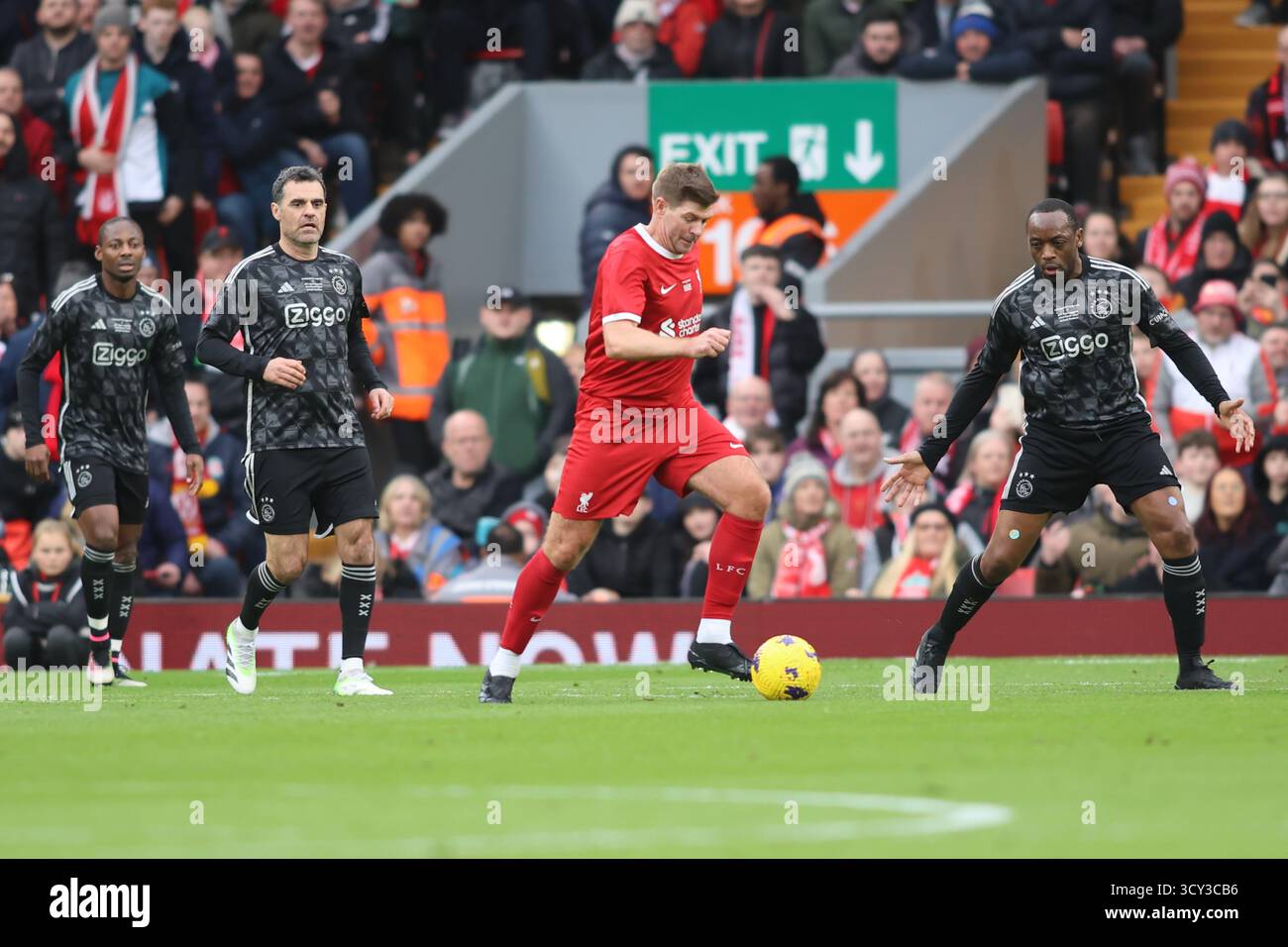 Steven Gerrard , Kenneth Perez, Dirk Kuyt ,Eyong Enoh and Kiki Musampa ...
