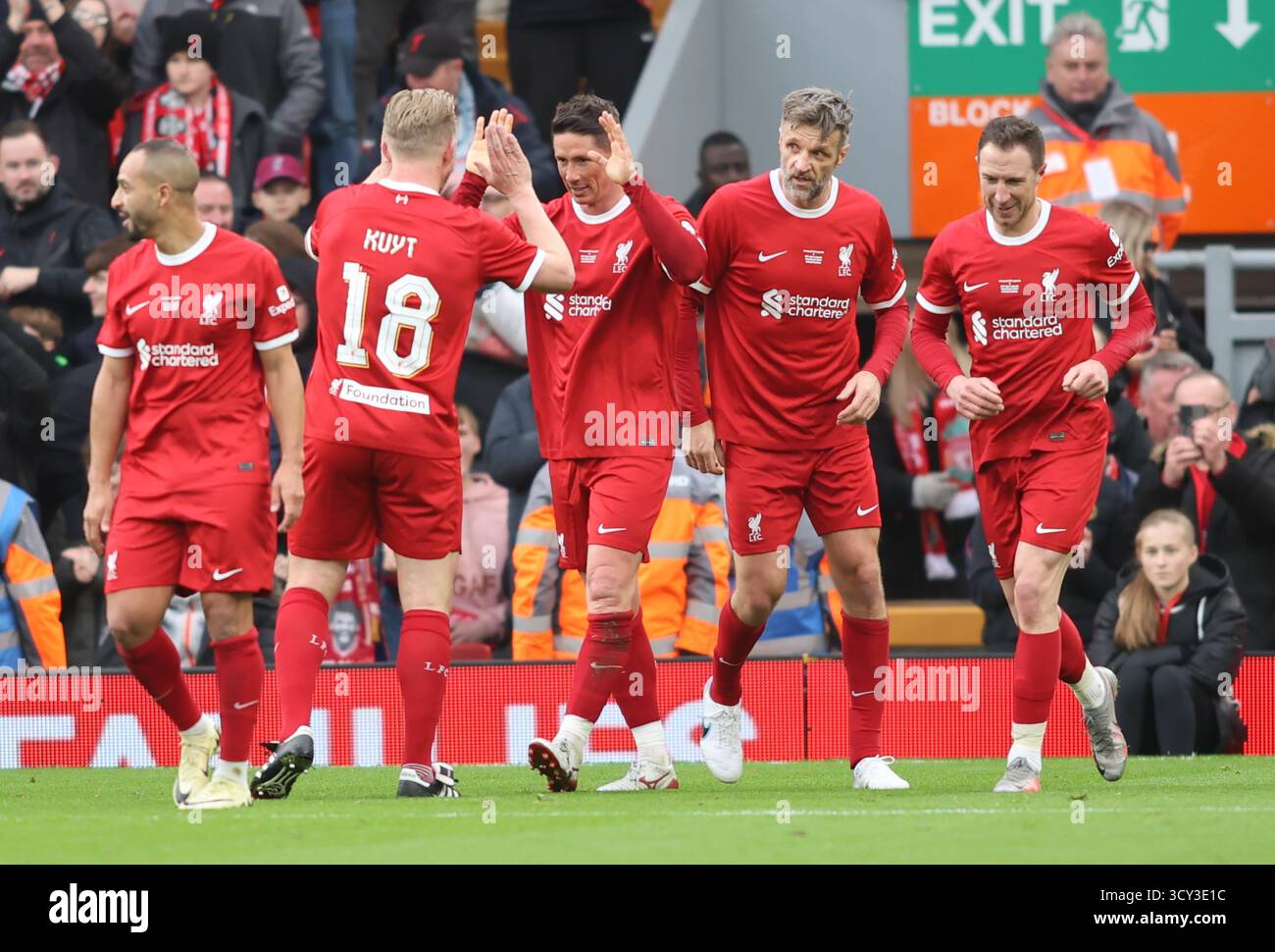 Fernando Torres celebrating his goal with his teammates of Liverpool Fc ...