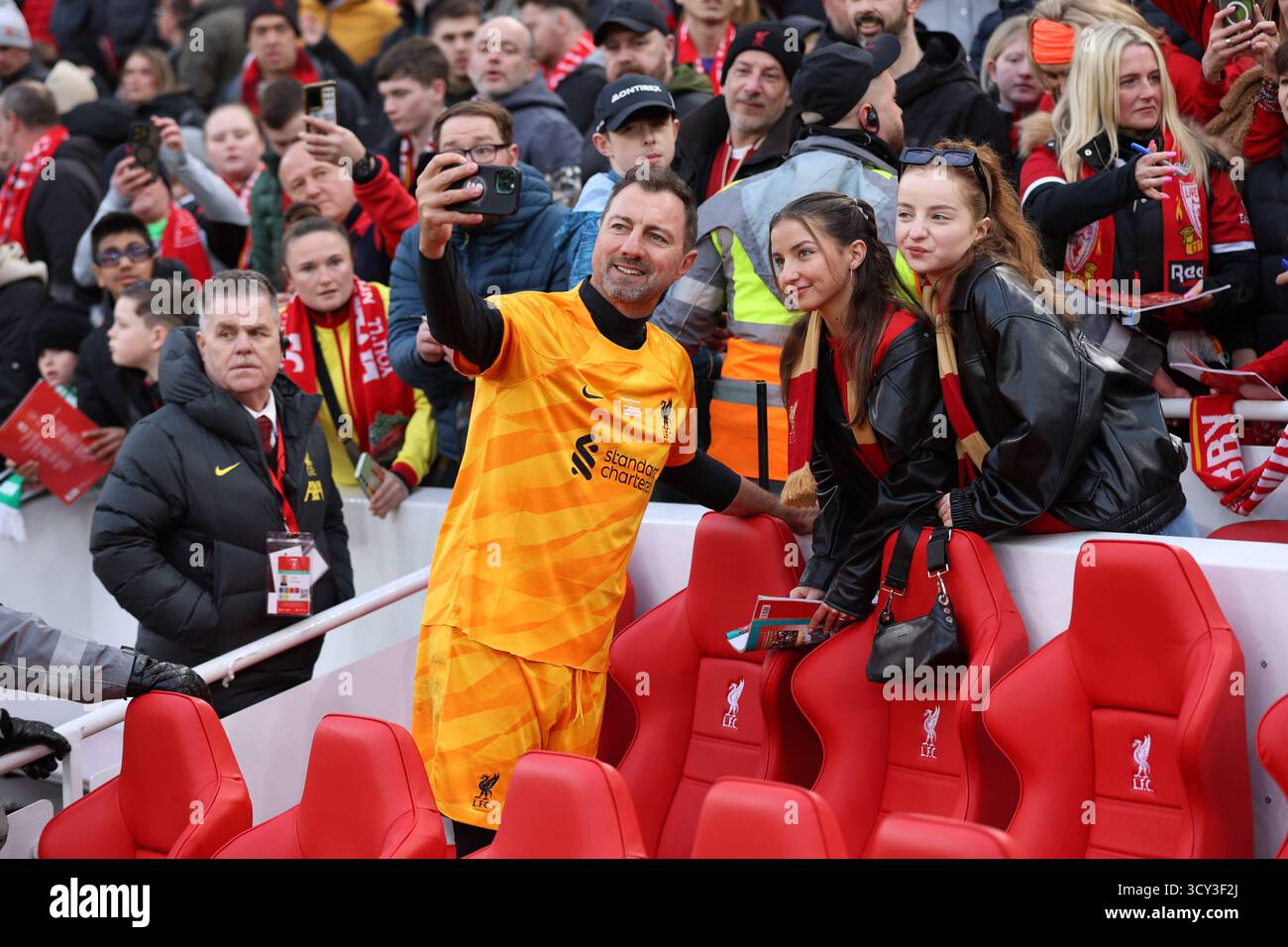 Jerzy Dudek taking a selfie with Liverpool FC supporters on the main ...