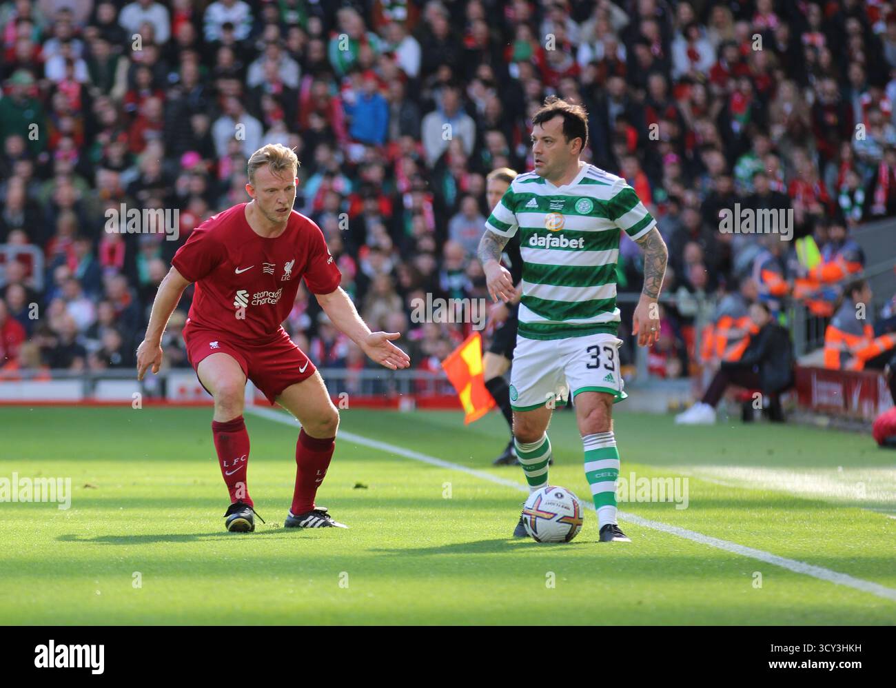 Ross Wallace of Celtic FC Legends and Dirk Kuyt of LFC Legends in duel ...