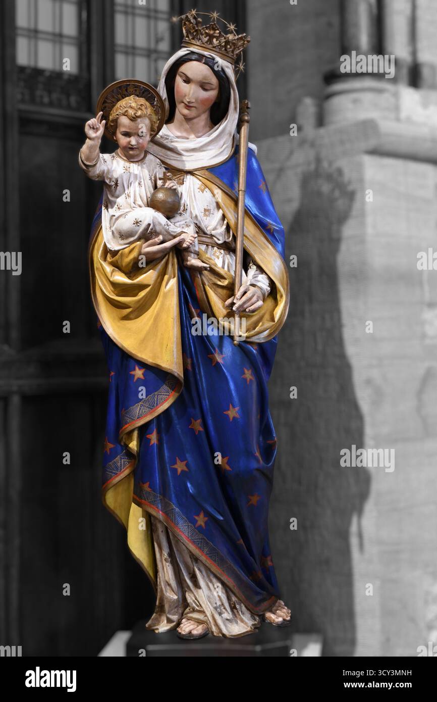 Virgin Mary and baby Jesus Stock Photo - Alamy