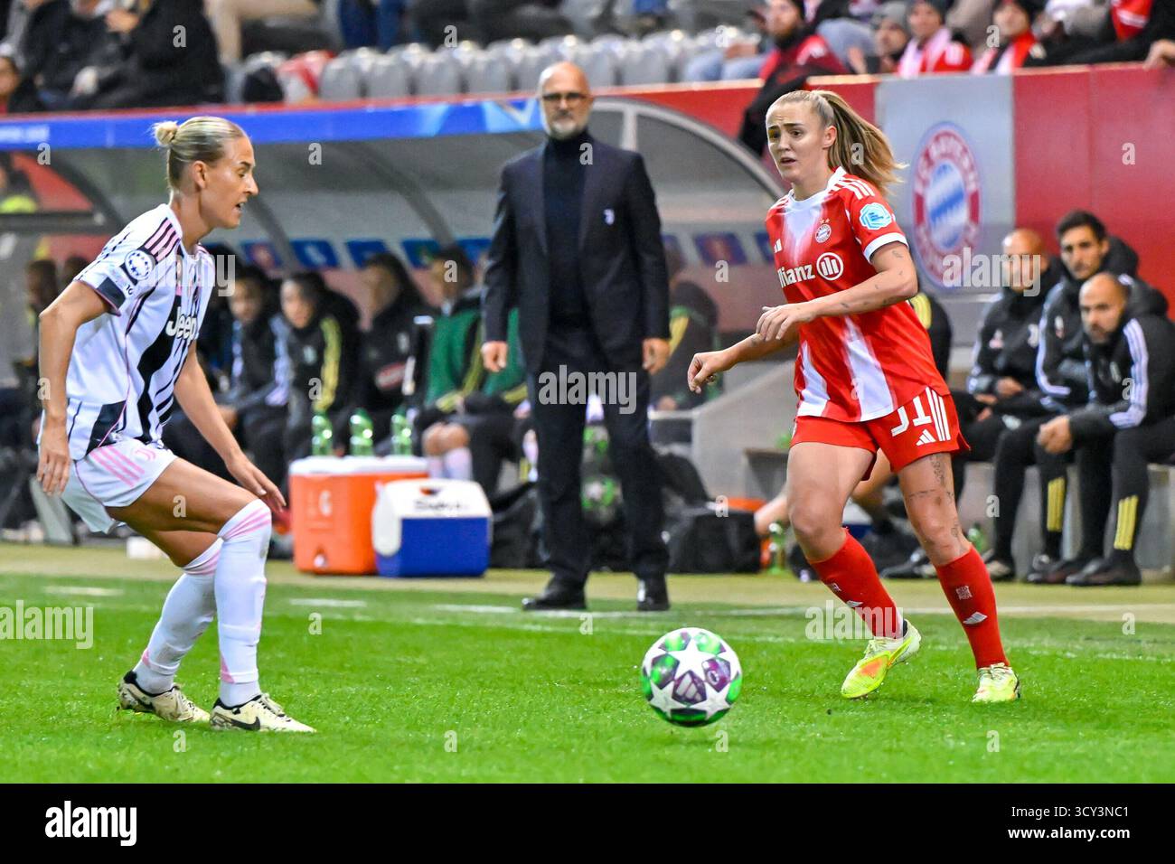 v.li.: Emma KULLBERG (Juventus, 4) Georgia STANWAY (FC Bayern München ...