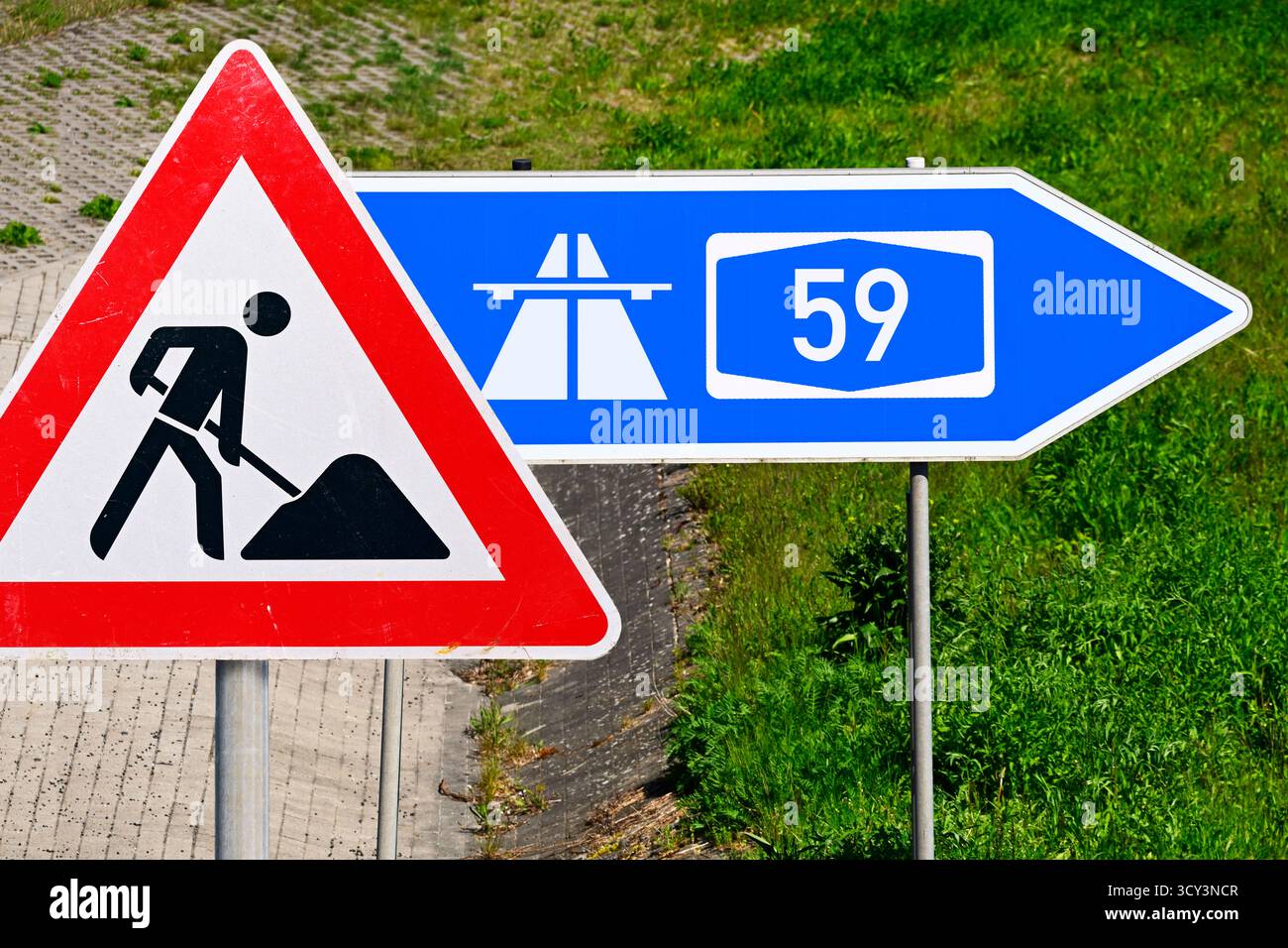 FOTOMONTAGE, Ausfahrt-Schild einer Autobahn mit Aufschrift A59 und ...