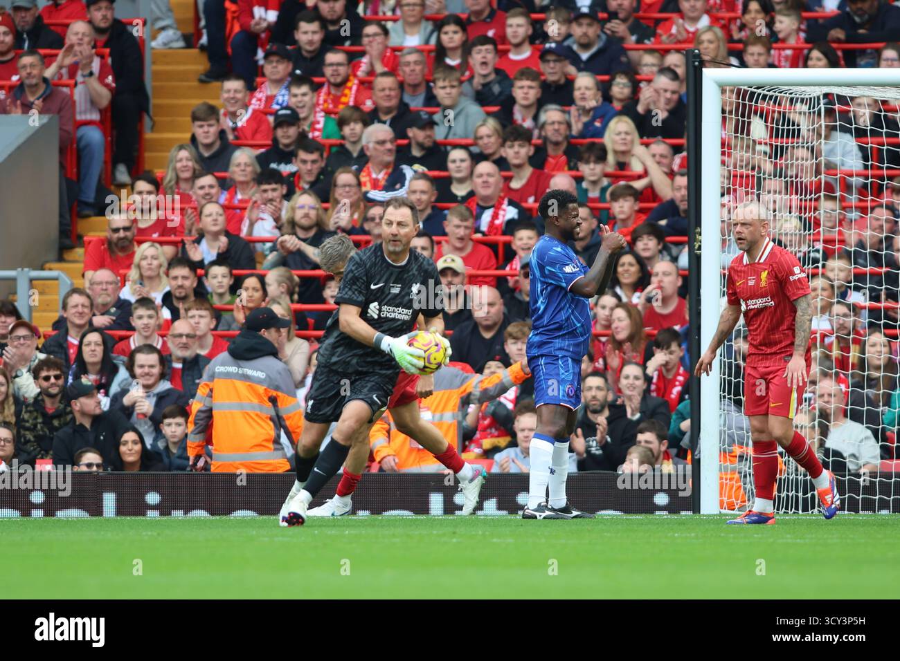Liverpool FC Legends vs Chelsea Legends Stock Photo - Alamy