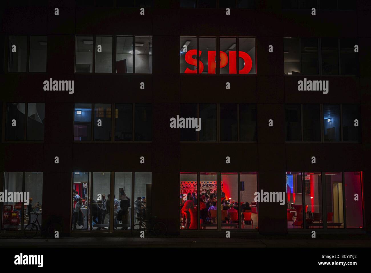 DEU Germany Germany Dresden Impressions of election day in the Saxon state capital Members of ...