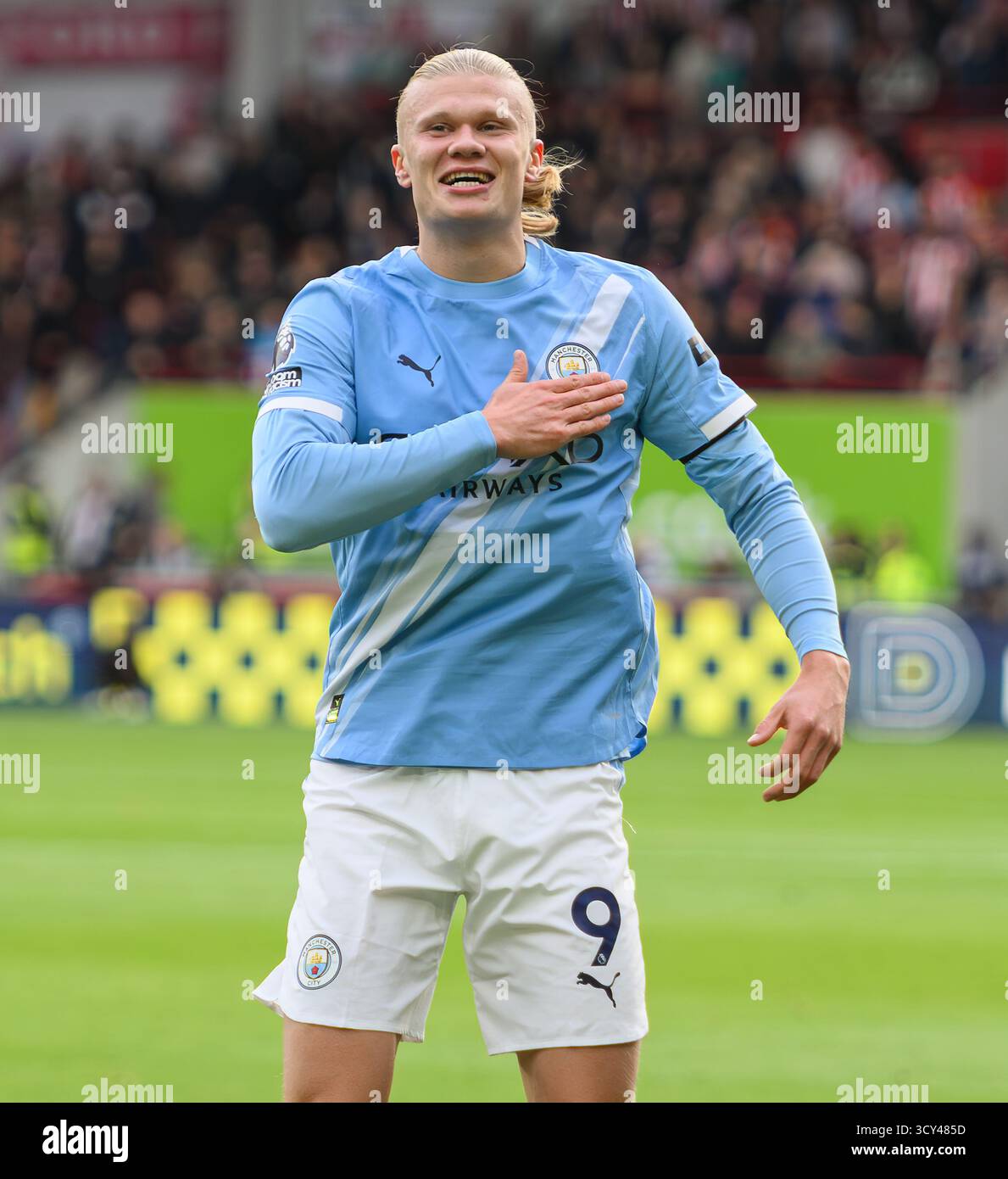 Haaland manchester city goal 2025 hi-res stock photography and images ...