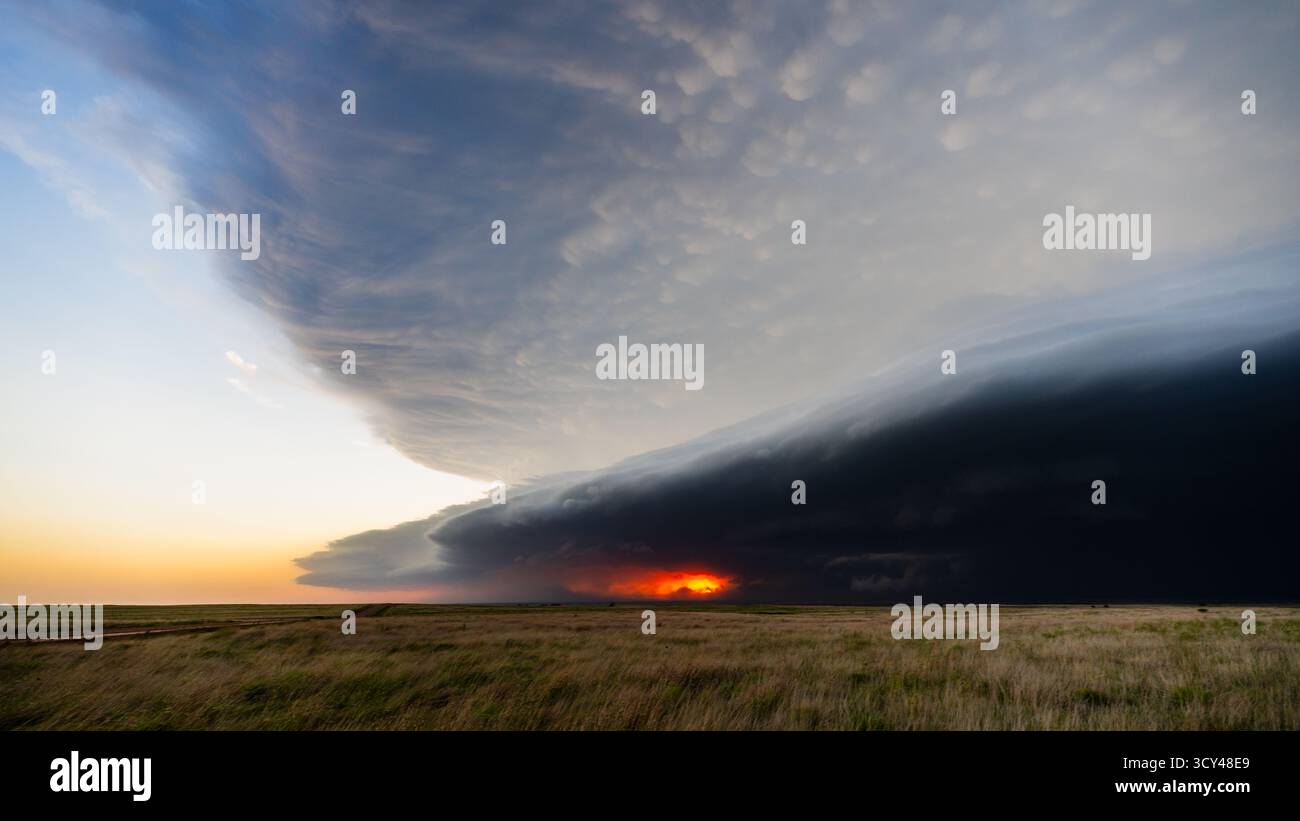 Amazing storm clouds creep closer in a dark, powerful weather scene ...