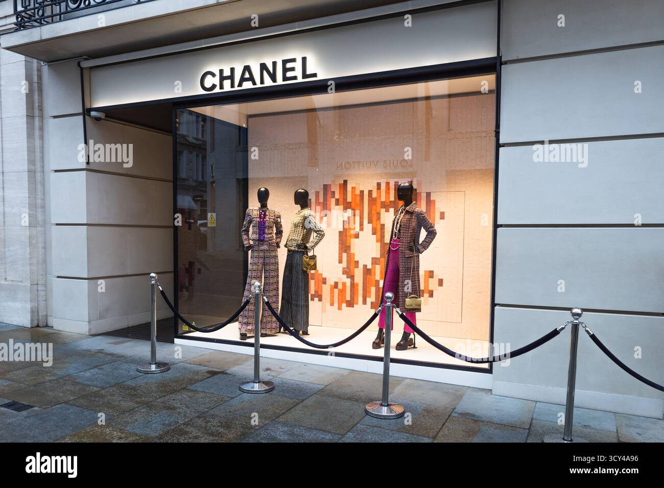 Chanel evening gowns hi-res stock photography and images - Alamy