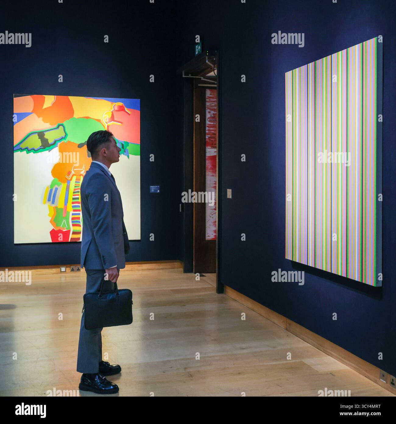 London, UK. 17th Oct, 2025. A visitor looks at BRIDGET RILEY, Dendera ...