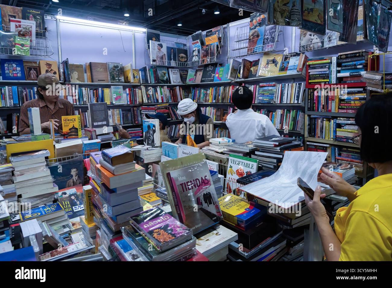 Bangkok, Thailand. 17th Oct, 2025. Visitors seen checking out books on ...