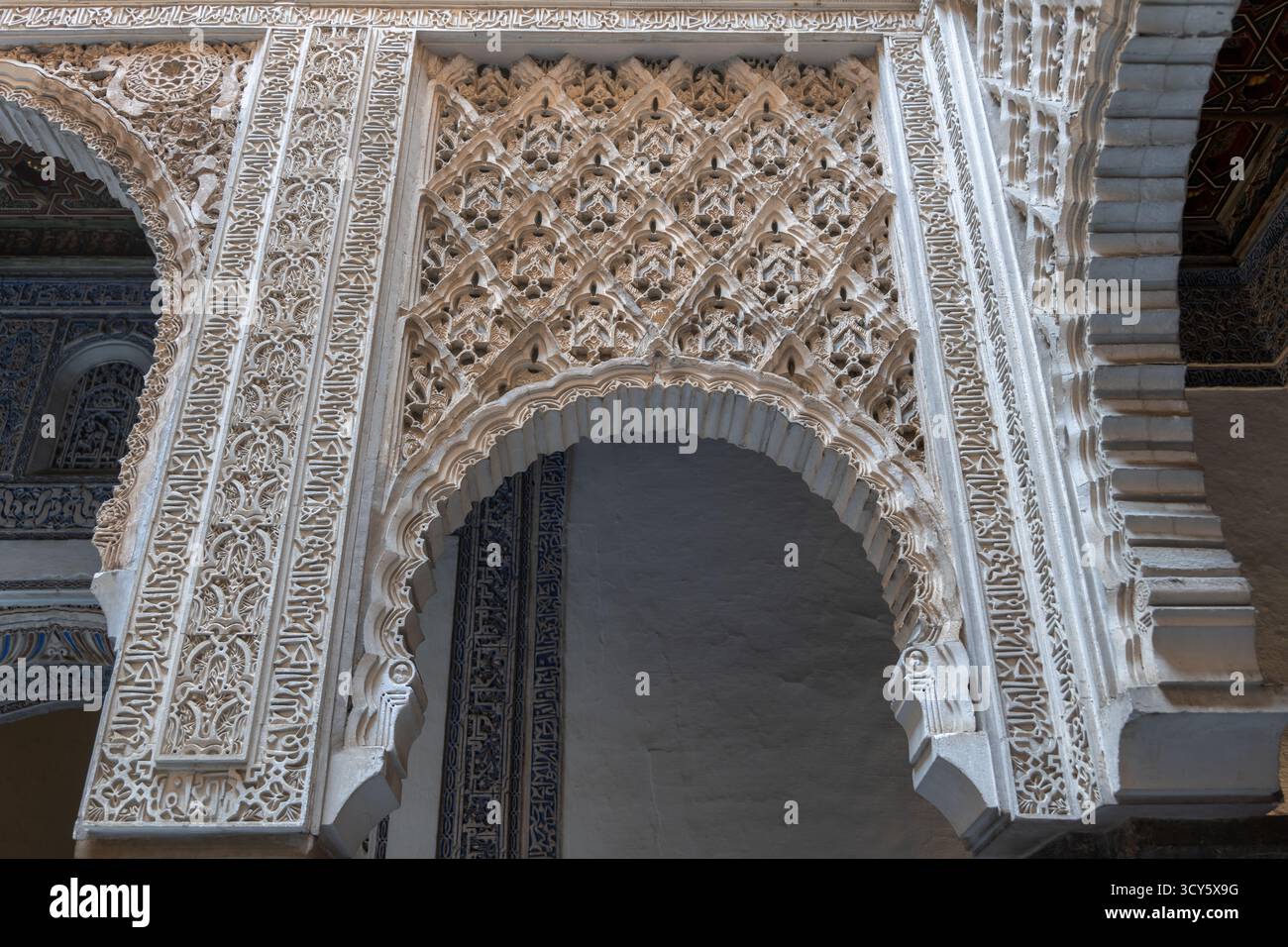 Arch in Courtyard of the Dolls (Patio de las Munecas) in the Royal ...