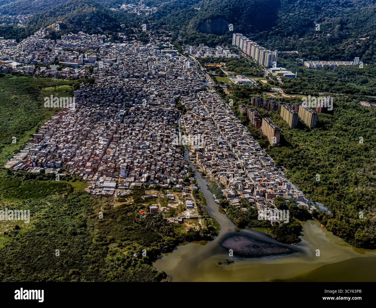 Developing world city construction hi-res stock photography and images ...