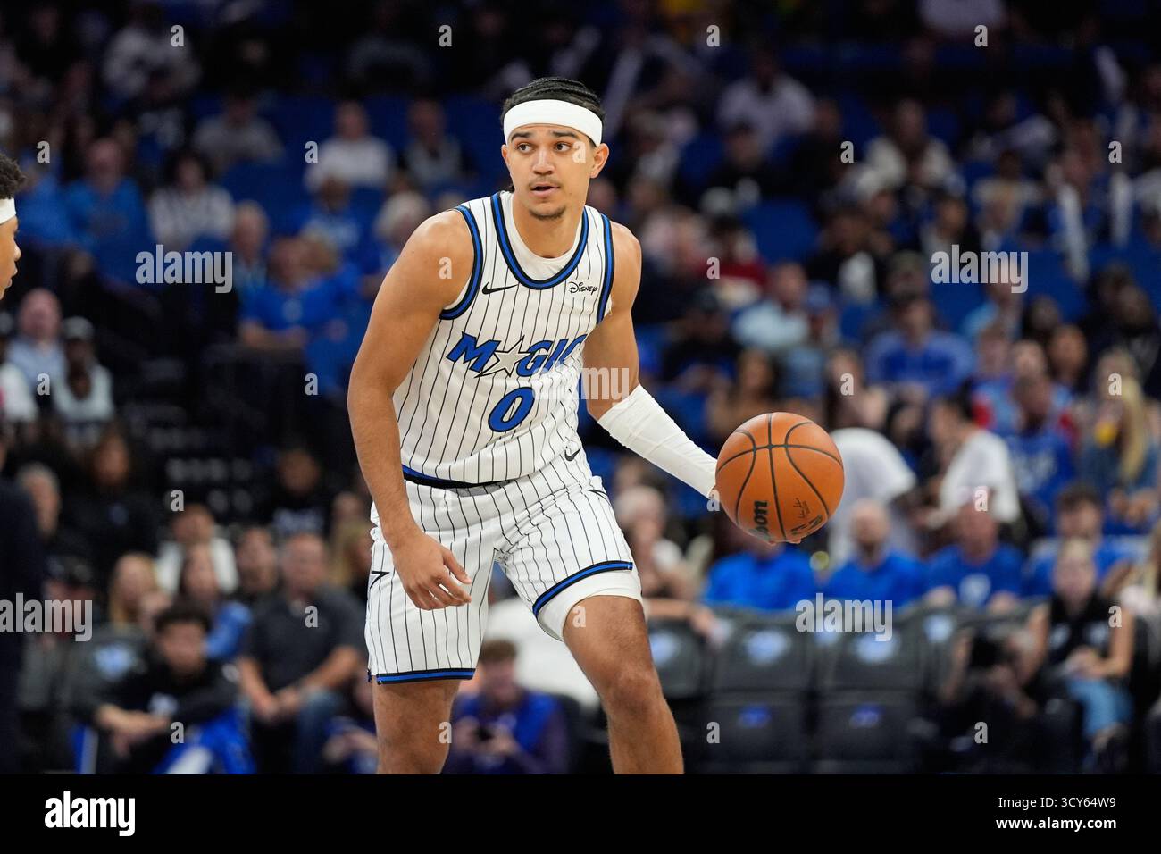 Orlando Magic guard Anthony Black (0) moves the ball against the New ...