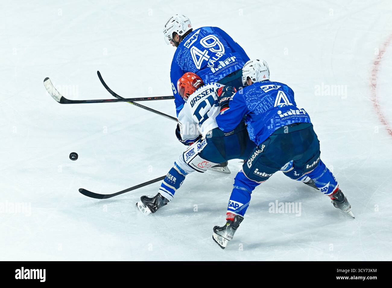 Mannheim, Germany. 17th Oct, 2025. Ice Hockey: DEL, Adler Mannheim ...