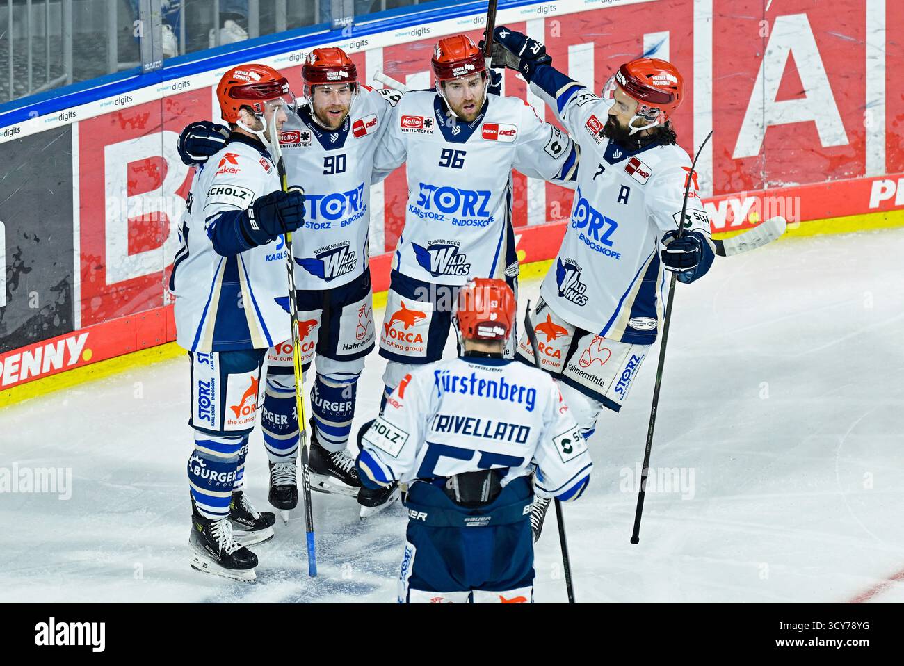 17 October 2025, Baden-Württemberg, Mannheim: Ice hockey: DEL, Adler ...
