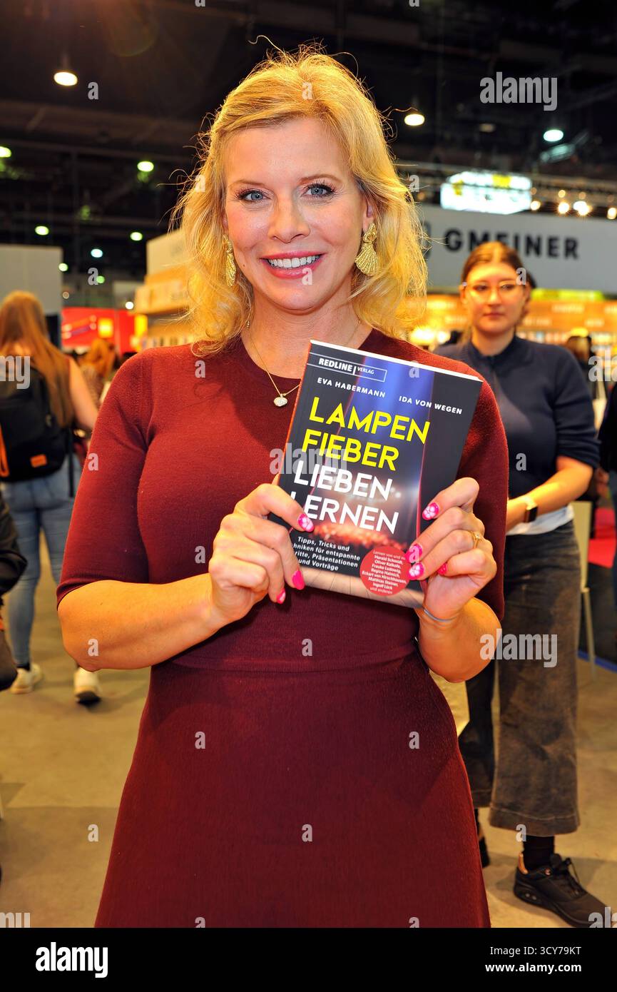 Frankfurter Buchmesse 2025. Schauspielerin Eva Habermann am 17.10.2025 ...