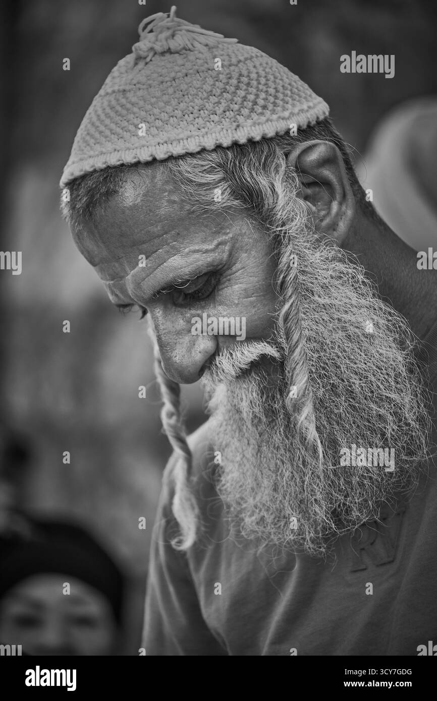 Portrait of an elderly Jewish man with a beard and kippah Stock Photo ...